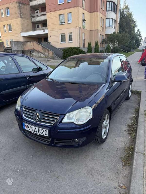 Blue Volkswagen Polo 2006 in Kaunas, with an engine capacity of 1.39 L and mileage of 235 thousand km for 599 €, photo 1 on AUTOMOTO.COM.LV