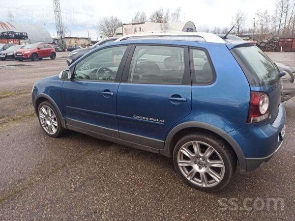 Blue Volkswagen Polo 2007 in Riga, with an engine capacity of 1.60 L and mileage of 133 thousand km for 3750 €, photo 5 on AUTOMOTO.COM.LV