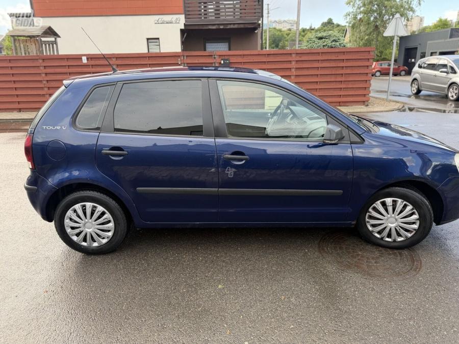 Blue Volkswagen Polo 2007 in Kaunas, with an engine capacity of 1.40 L and mileage of 345 thousand km for 1250 €, photo 5 on AUTOMOTO.COM.LV