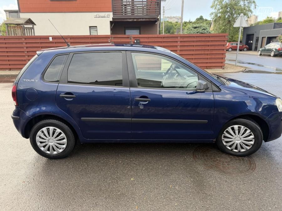 Blue Volkswagen Polo 2007 in Kaunas, with an engine capacity of 1.40 L and mileage of 345 thousand km for 1250 €, photo 6 on AUTOMOTO.COM.LV