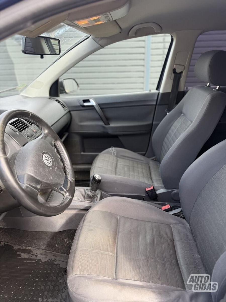 Blue Volkswagen Polo 2007 in Kaunas, with an engine capacity of 1.40 L and mileage of 345 thousand km for 1250 €, photo 12 on AUTOMOTO.COM.LV