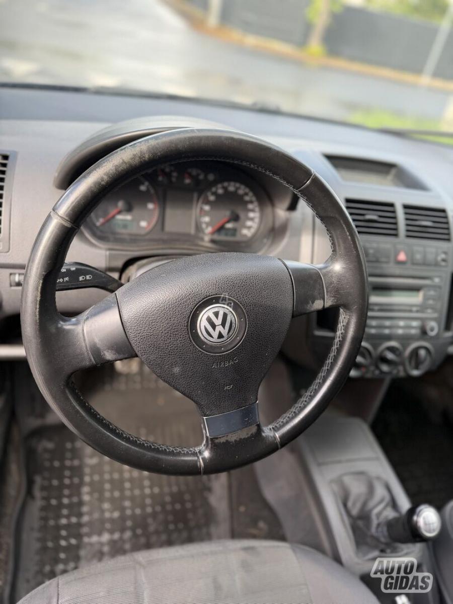 Blue Volkswagen Polo 2007 in Kaunas, with an engine capacity of 1.40 L and mileage of 345 thousand km for 1250 €, photo 17 on AUTOMOTO.COM.LV