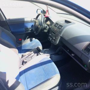 Blue Volkswagen Polo 2007 in Riga, with an engine capacity of 1.40 L and mileage of 396 thousand km for 1150 €, photo 6 on AUTOMOTO.COM.LV