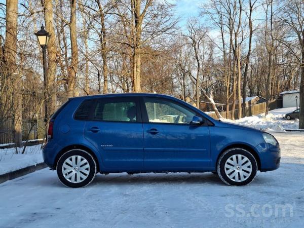 Zils Volkswagen Polo 2008 Rīga, ar dzinēja tilpumu 1.90 L un nobraukumu 250 tūkst. km par 2600 €, foto 4 vietnē AUTOMOTO.COM.LV