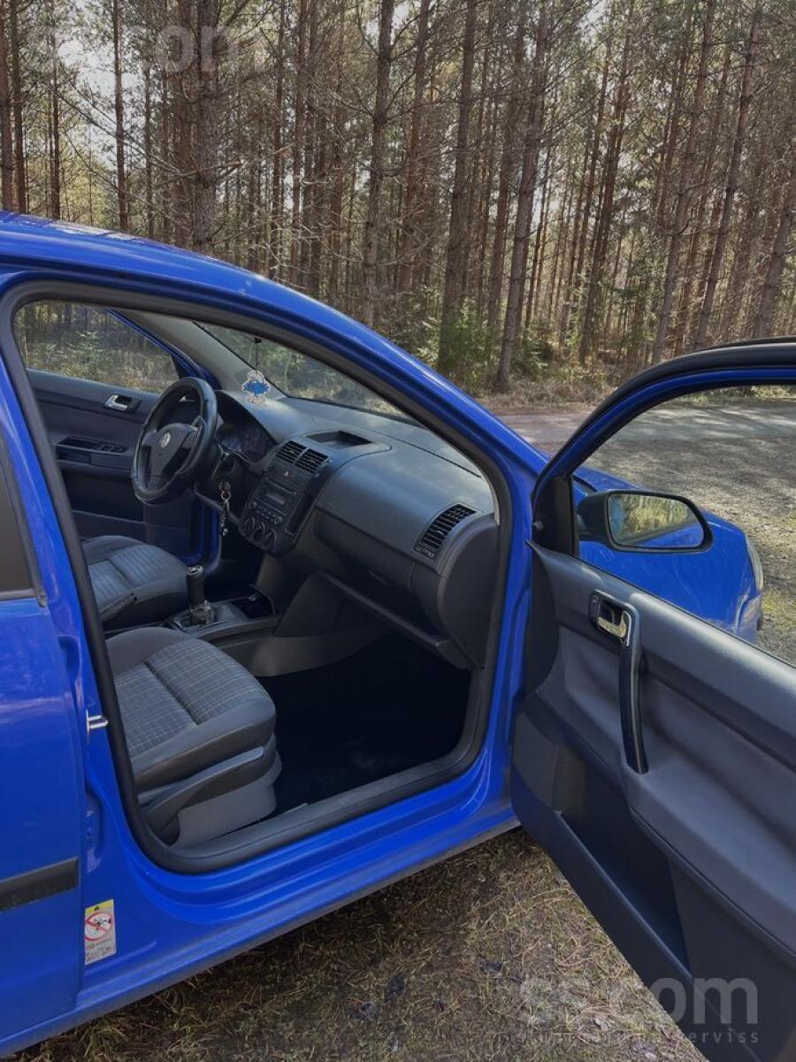 Zils Volkswagen Polo 2008 Valmiera, ar dzinēja tilpumu 1.40 L un nobraukumu 318 tūkst. km par 1250 €, foto 9 vietnē AUTOMOTO.COM.LV