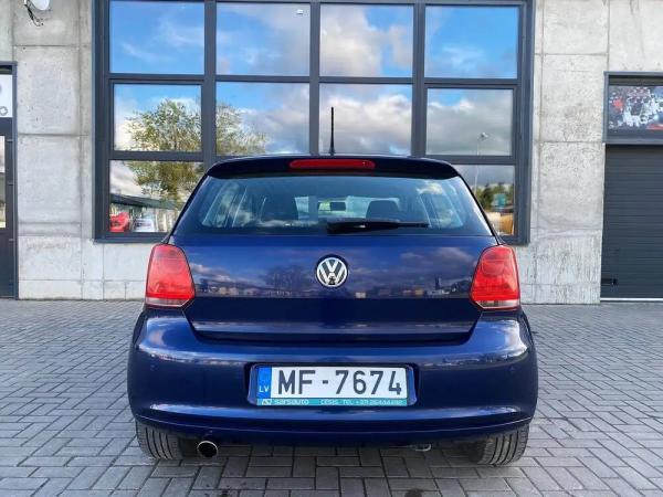 Blue Volkswagen Polo 2009 in Cesis, with an engine capacity of 1.40 L and mileage of 236 thousand km for 3499 €, photo 10 on AUTOMOTO.COM.LV