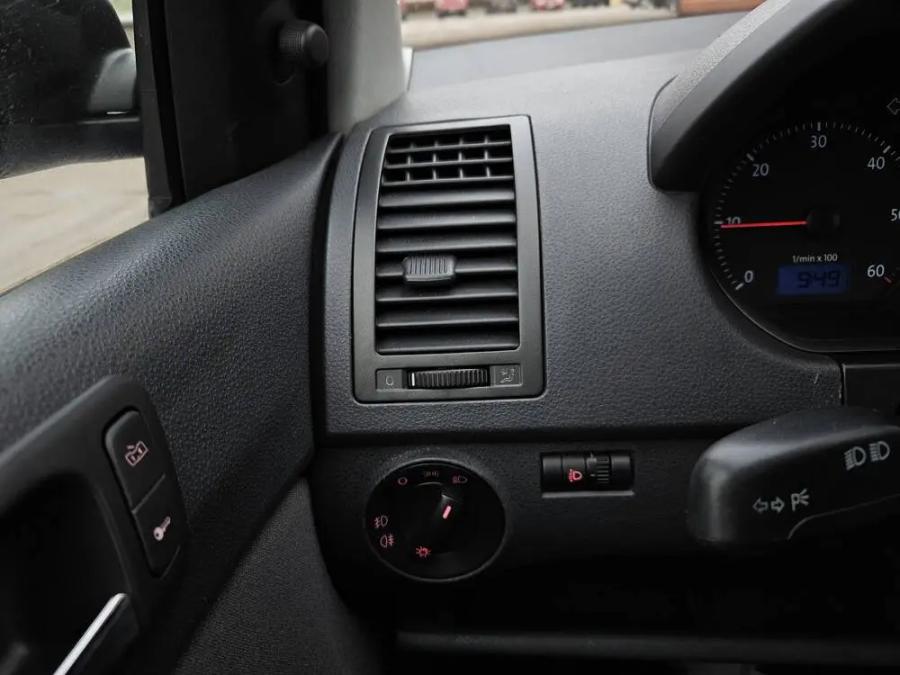 Zils Volkswagen Polo 2009 Jēkabpils, ar dzinēja tilpumu 1.40 L un nobraukumu 0 tūkst. km par 2790 €, foto 33 vietnē AUTOMOTO.COM.LV