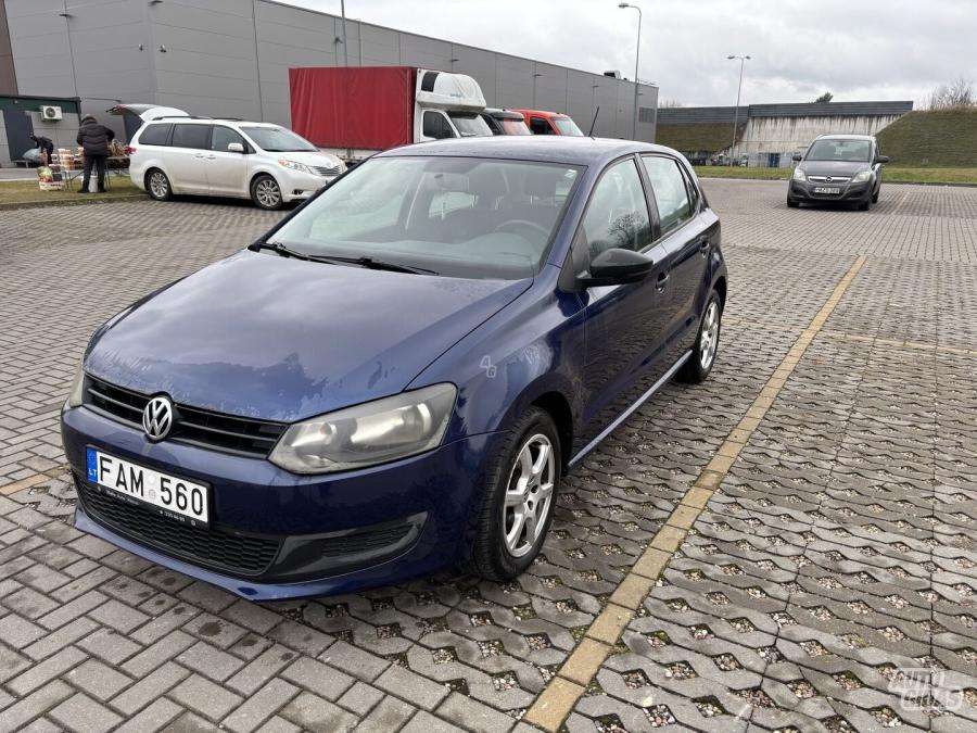 Blue Volkswagen Polo 2010 in Vilnius, with an engine capacity of 1.40 L and mileage of 142 thousand km for 1800 €, photo 1 on AUTOMOTO.COM.LV