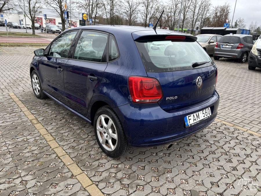 Blue Volkswagen Polo 2010 in Vilnius, with an engine capacity of 1.40 L and mileage of 142 thousand km for 1800 €, photo 2 on AUTOMOTO.COM.LV