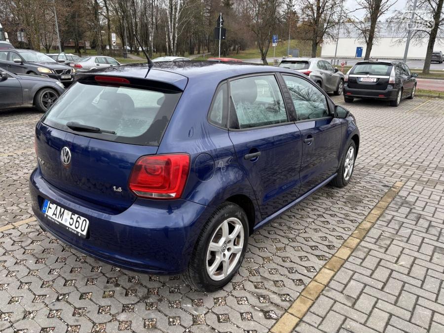 Blue Volkswagen Polo 2010 in Vilnius, with an engine capacity of 1.40 L and mileage of 142 thousand km for 1800 €, photo 5 on AUTOMOTO.COM.LV