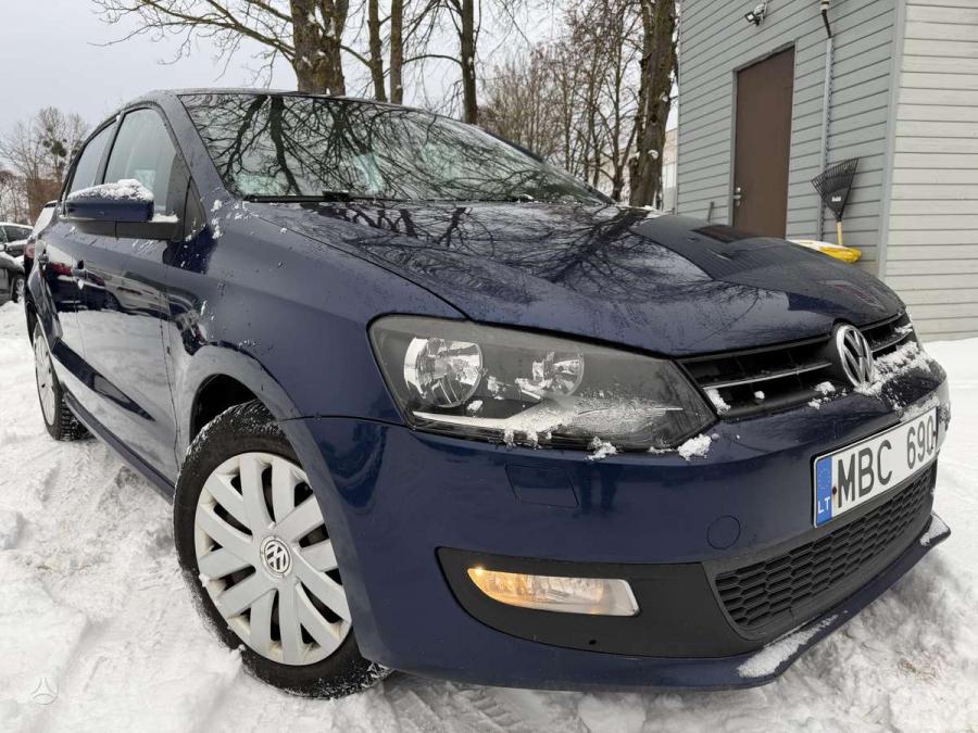 Blue Volkswagen Polo 2010 in Kaunas, with an engine capacity of 1.60 L and mileage of 269 thousand km for 4550 €, photo 2 on AUTOMOTO.COM.LV