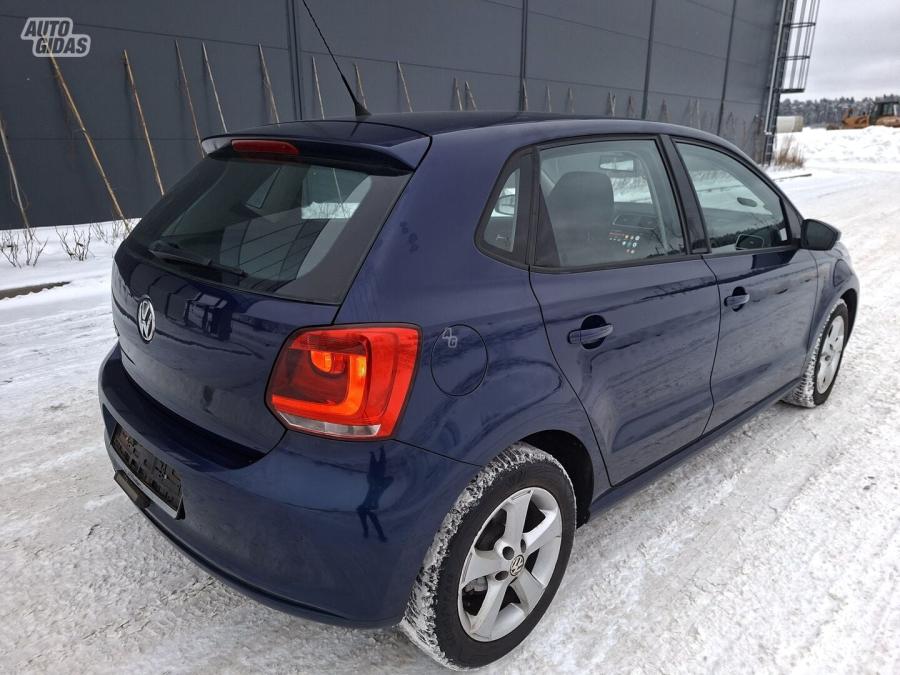 Zils Volkswagen Polo 2010 Viļņa, ar dzinēja tilpumu 1.60 L un nobraukumu 231 tūkst. km par 5450 €, foto 8 vietnē AUTOMOTO.COM.LV