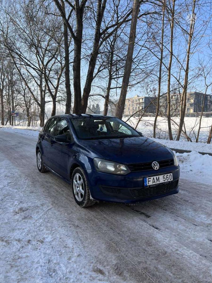 Blue Volkswagen Polo 2010 in Vilnius, with an engine capacity of 1.39 L and mileage of 143 thousand km for 2150 €, photo 2 on AUTOMOTO.COM.LV