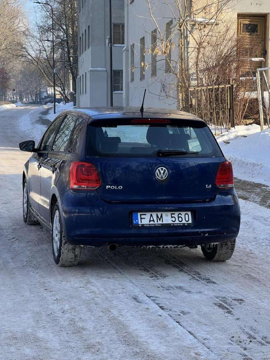 Blue Volkswagen Polo 2010 in Vilnius, with an engine capacity of 1.39 L and mileage of 143 thousand km for 2150 €, photo 4 on AUTOMOTO.COM.LV