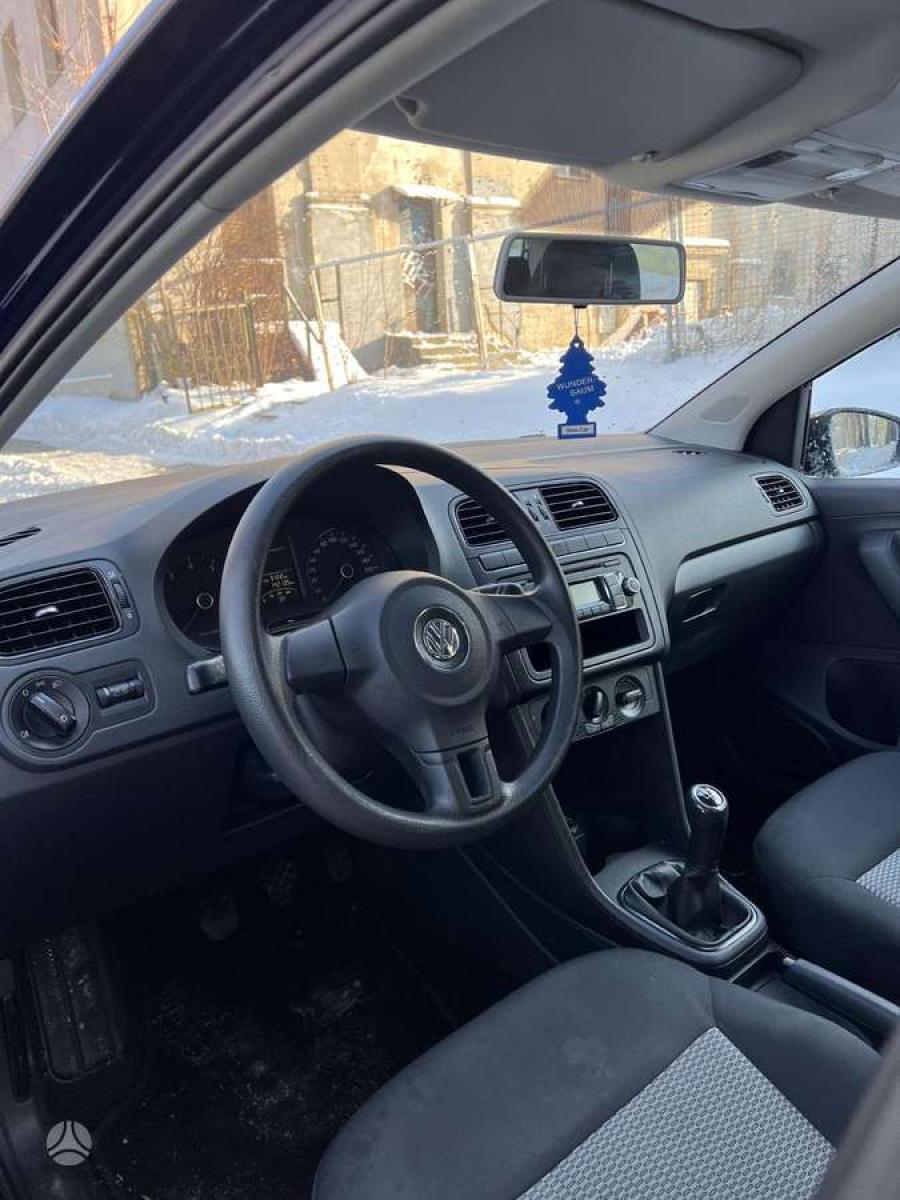 Blue Volkswagen Polo 2010 in Vilnius, with an engine capacity of 1.39 L and mileage of 143 thousand km for 2150 €, photo 6 on AUTOMOTO.COM.LV