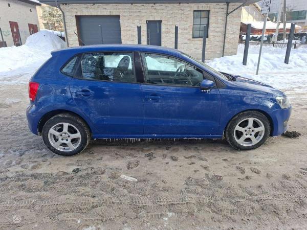 Blue Volkswagen Polo 2010 in Vilnius, with an engine capacity of 1.39 L and mileage of 112 thousand km for 4700 €, photo 4 on AUTOMOTO.COM.LV