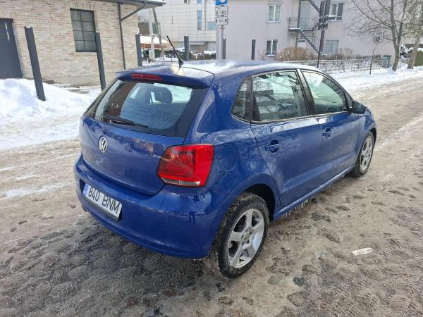 Blue Volkswagen Polo 2010 in Vilnius, with an engine capacity of 1.39 L and mileage of 112 thousand km for 4700 €, photo 5 on AUTOMOTO.COM.LV