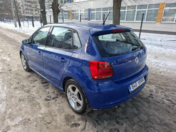 Blue Volkswagen Polo 2010 in Vilnius, with an engine capacity of 1.39 L and mileage of 112 thousand km for 4700 €, photo 7 on AUTOMOTO.COM.LV