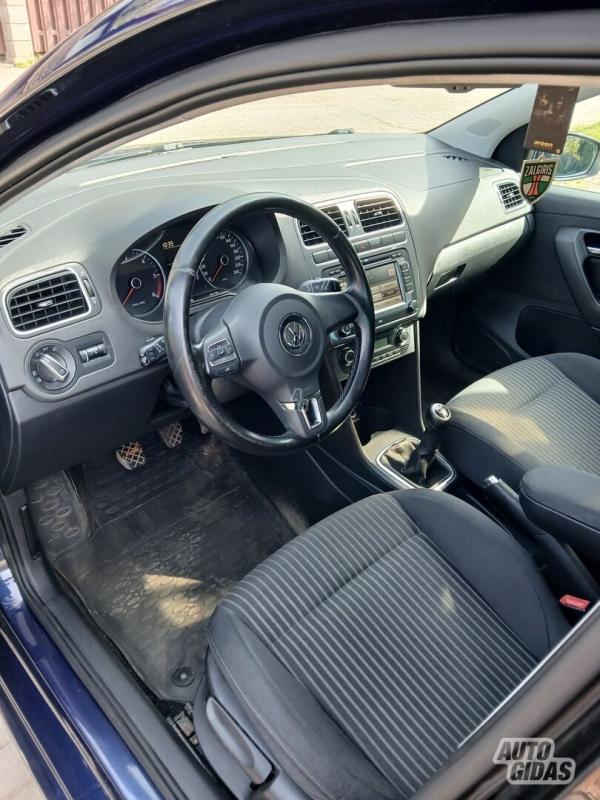 Blue Volkswagen Polo 2010 in Kaunas, with an engine capacity of 1.60 L and mileage of 279 thousand km for 4900 €, photo 4 on AUTOMOTO.COM.LV
