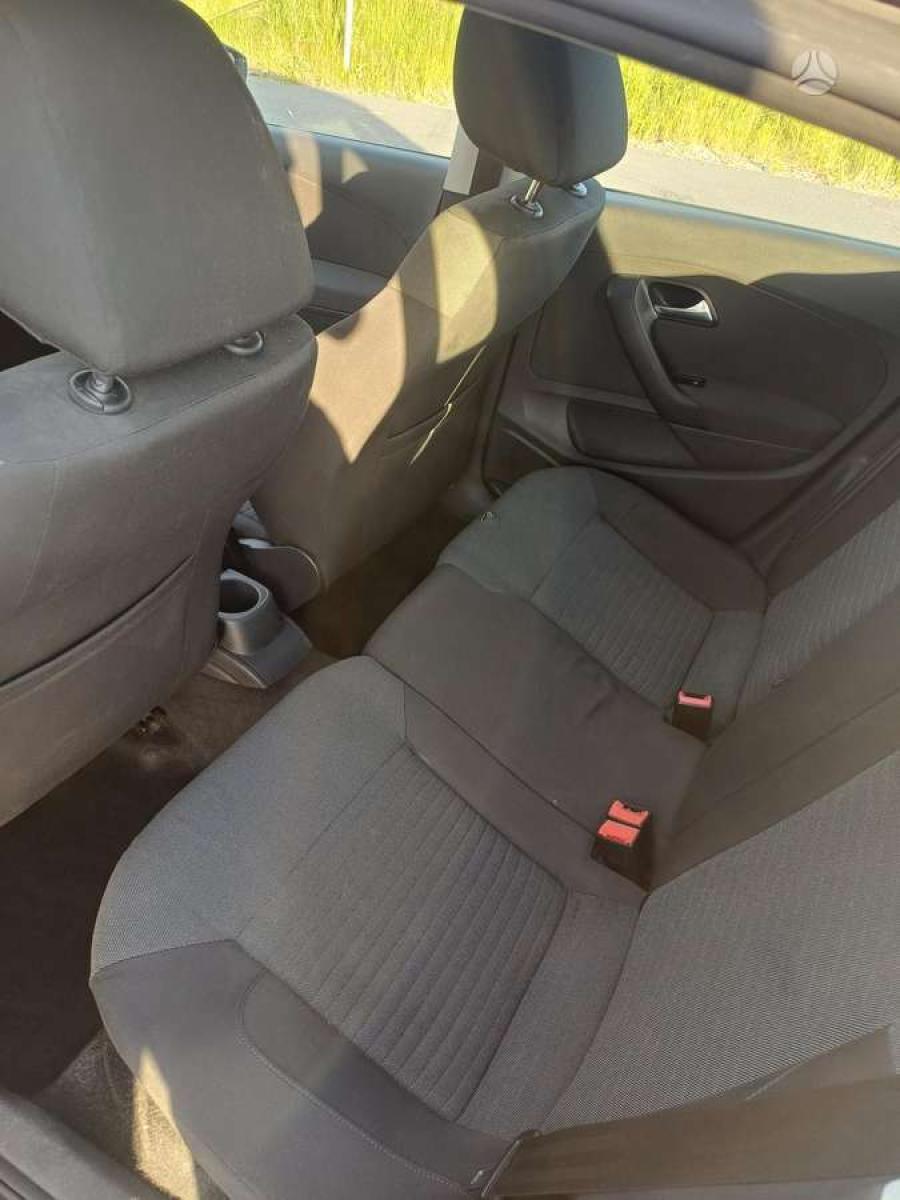 Zils Volkswagen Polo 2010 Viļņa, ar dzinēja tilpumu 1.20 L un nobraukumu 204 tūkst. km par 2700 €, foto 13 vietnē AUTOMOTO.COM.LV