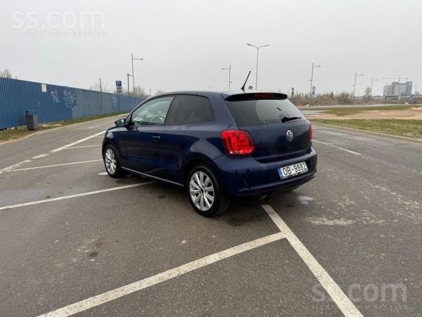 Zils Volkswagen Polo 2010 Rīga, ar dzinēja tilpumu 1.60 L un nobraukumu 199 tūkst. km par 4650 €, foto 2 vietnē AUTOMOTO.COM.LV