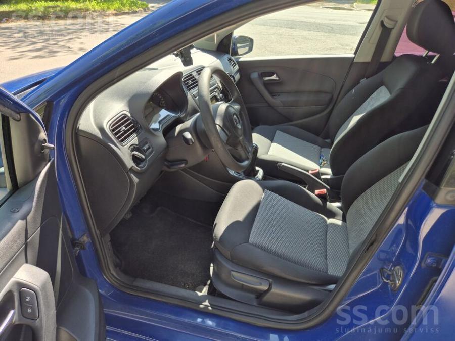 Zils Volkswagen Polo 2010 Rīga, ar dzinēja tilpumu 1.60 L un nobraukumu 234 tūkst. km par 2500 €, foto 14 vietnē AUTOMOTO.COM.LV