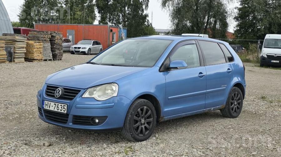 Blue Volkswagen Polo 2010 in Riga, with an engine capacity of 1.40 L and mileage of 272 thousand km for 2050 €, photo 3 on AUTOMOTO.COM.LV