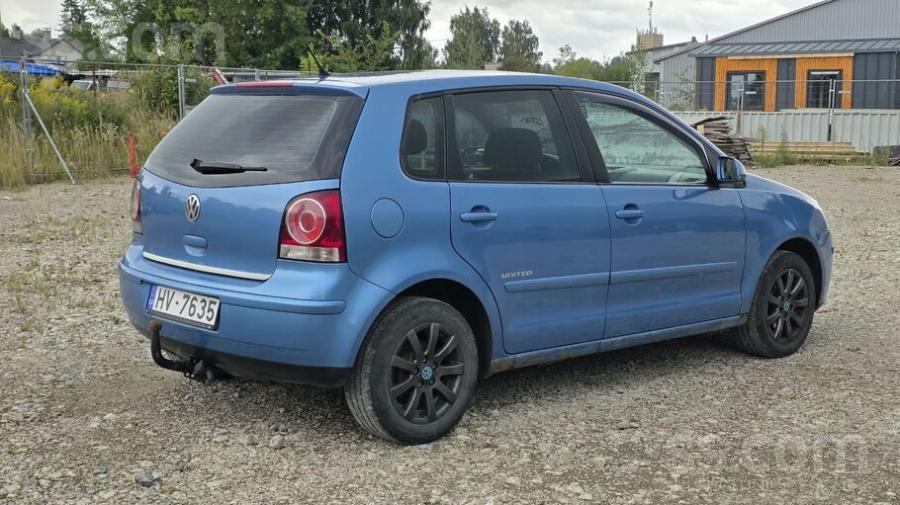 Blue Volkswagen Polo 2010 in Riga, with an engine capacity of 1.40 L and mileage of 272 thousand km for 2050 €, photo 4 on AUTOMOTO.COM.LV