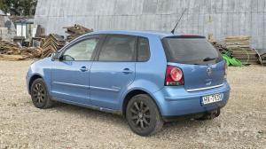 Blue Volkswagen Polo 2010 in Riga, with an engine capacity of 1.40 L and mileage of 272 thousand km for 2050 €, photo 5 on AUTOMOTO.COM.LV