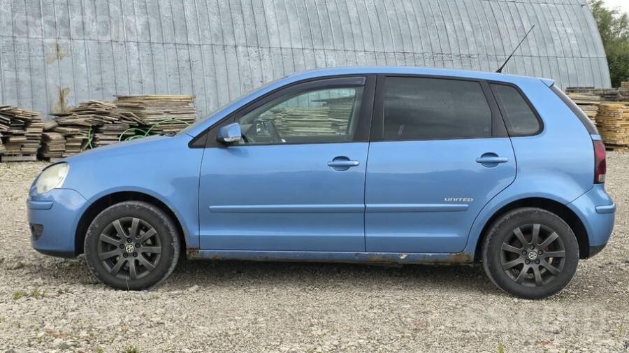 Blue Volkswagen Polo 2010 in Riga, with an engine capacity of 1.40 L and mileage of 272 thousand km for 2050 €, photo 6 on AUTOMOTO.COM.LV