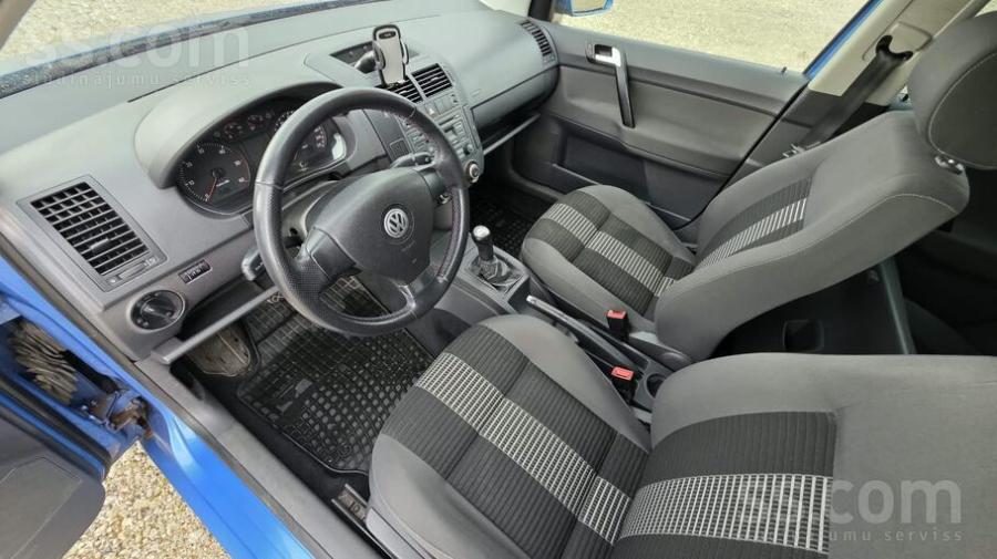 Blue Volkswagen Polo 2010 in Riga, with an engine capacity of 1.40 L and mileage of 272 thousand km for 2050 €, photo 10 on AUTOMOTO.COM.LV