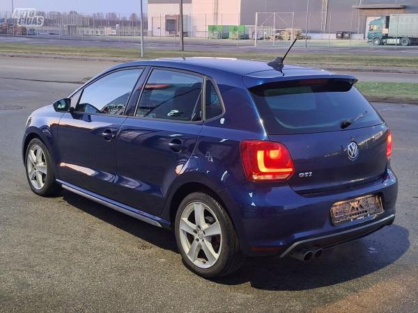 Blue Volkswagen Polo 2011 in Panevezys, with an engine capacity of 1.40 L and mileage of 286 thousand km for 6500 €, photo 3 on AUTOMOTO.COM.LV