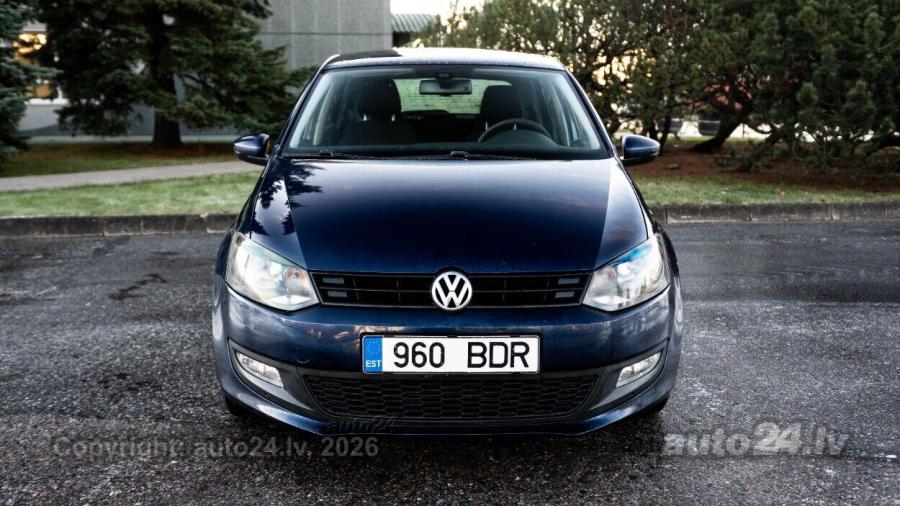 Zils Volkswagen Polo 2011 Tallina, ar dzinēja tilpumu 1.40 L un nobraukumu 127 tūkst. km par 5290 €, foto 2 vietnē AUTOMOTO.COM.LV