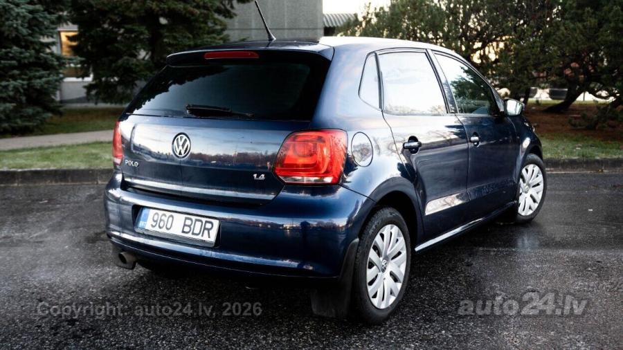 Zils Volkswagen Polo 2011 Tallina, ar dzinēja tilpumu 1.40 L un nobraukumu 127 tūkst. km par 5290 €, foto 4 vietnē AUTOMOTO.COM.LV