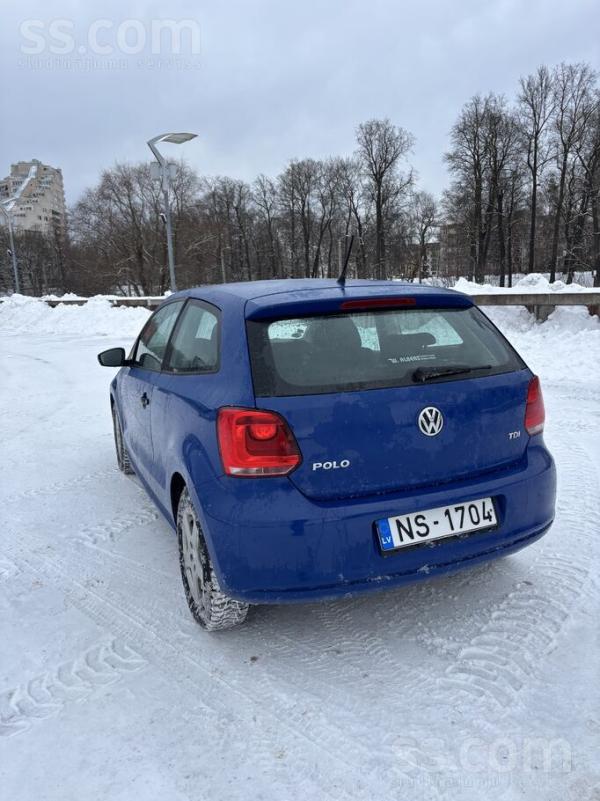 Blue Volkswagen Polo 2011 in Riga, with an engine capacity of 1.20 L and mileage of 251 thousand km for 3400 €, photo 3 on AUTOMOTO.COM.LV