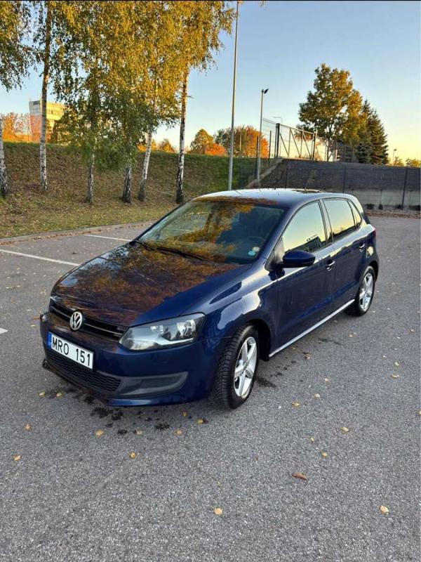 Blue Volkswagen Polo 2011 in Kaunas, with an engine capacity of 1.60 L and mileage of 287 thousand km for 3500 €, photo 1 on AUTOMOTO.COM.LV