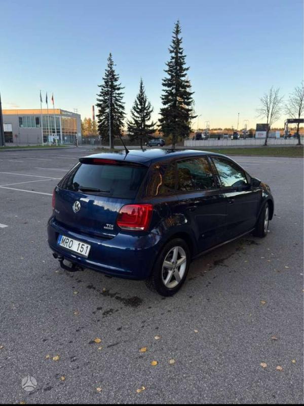 Blue Volkswagen Polo 2011 in Kaunas, with an engine capacity of 1.60 L and mileage of 287 thousand km for 3500 €, photo 2 on AUTOMOTO.COM.LV