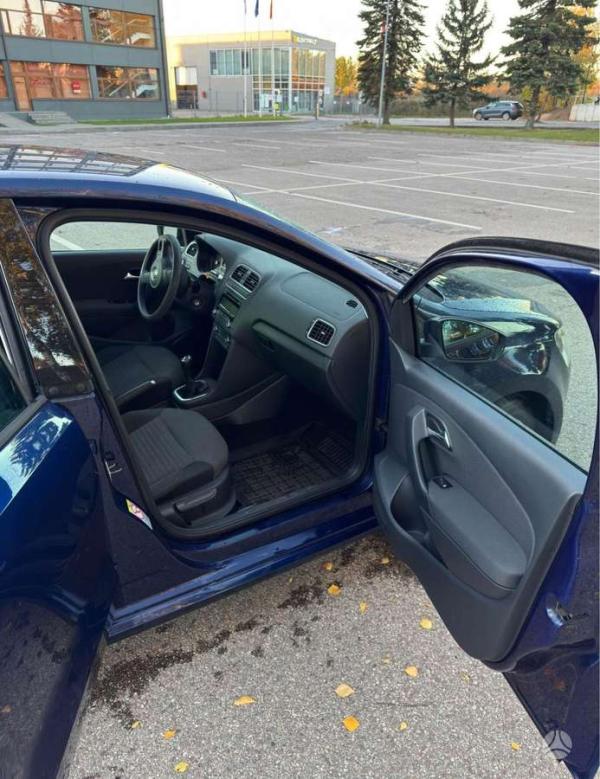 Blue Volkswagen Polo 2011 in Kaunas, with an engine capacity of 1.60 L and mileage of 287 thousand km for 3500 €, photo 6 on AUTOMOTO.COM.LV