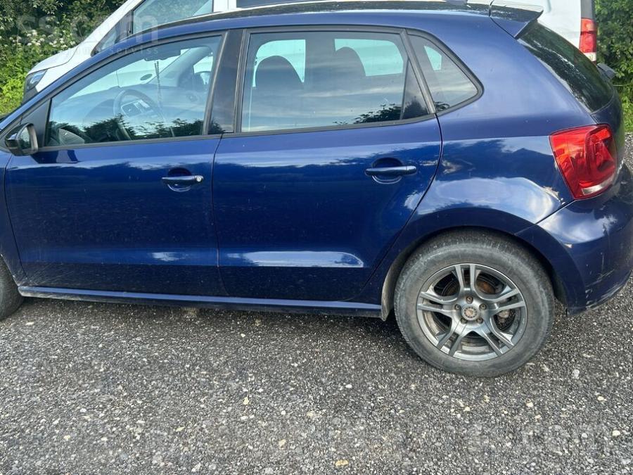 Blue Volkswagen Polo 2012 in Riga, with an engine capacity of 1.60 L and mileage of 276 thousand km for 2970 €, photo 4 on AUTOMOTO.COM.LV
