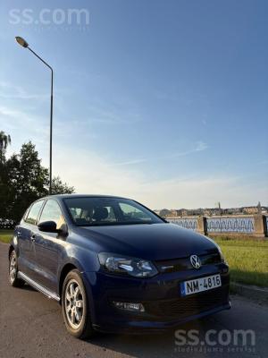 Zils Volkswagen Polo 2012 Rīga, ar dzinēja tilpumu 1.20 L un nobraukumu 302 tūkst. km par 3900 €, foto  vietnē AUTOMOTO.COM.LV