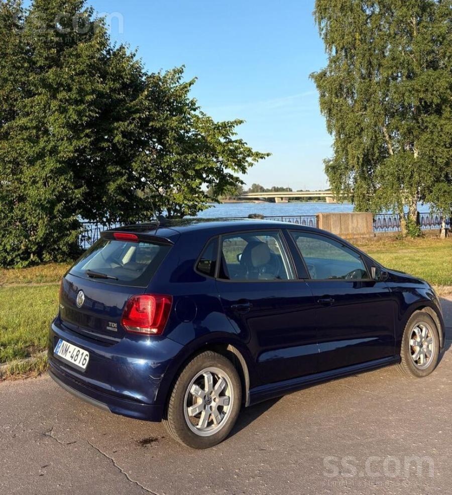 Blue Volkswagen Polo 2012 in Riga, with an engine capacity of 1.20 L and mileage of 302 thousand km for 3900 €, photo 6 on AUTOMOTO.COM.LV