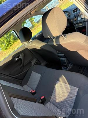 Blue Volkswagen Polo 2012 in Riga, with an engine capacity of 1.20 L and mileage of 302 thousand km for 3900 €, photo 8 on AUTOMOTO.COM.LV