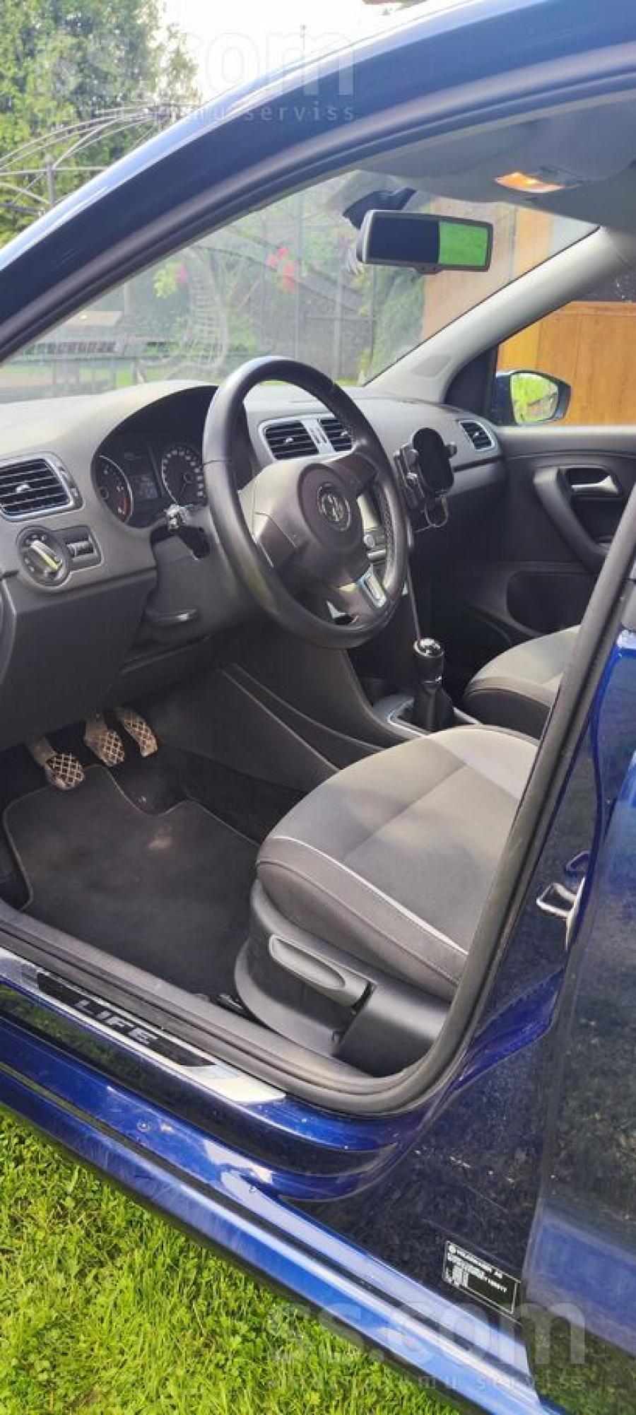 Blue Volkswagen Polo 2014 in Riga, with an engine capacity of 1.20 L and mileage of 294 thousand km for 4100 €, photo 9 on AUTOMOTO.COM.LV