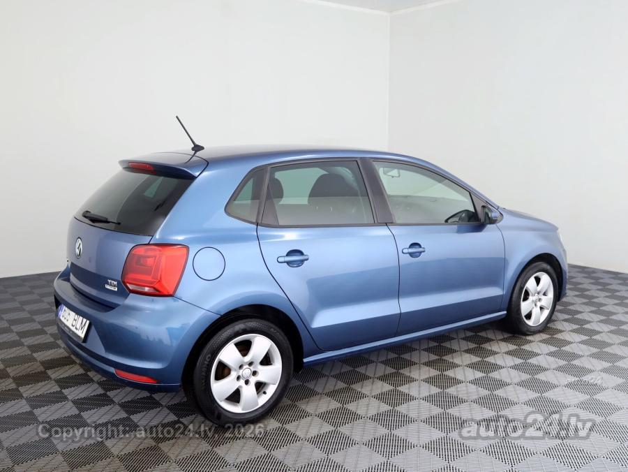 Blue Volkswagen Polo 2014 in Tallinn, with an engine capacity of 1.40 L and mileage of 259 thousand km for 3499 €, photo 4 on AUTOMOTO.COM.LV