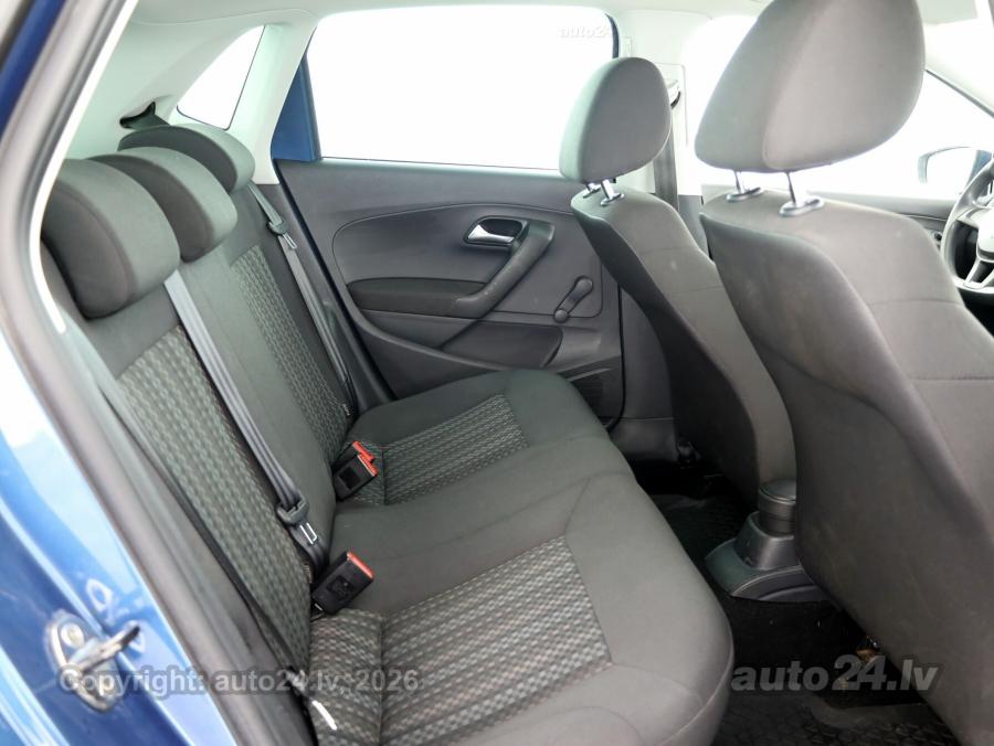 Blue Volkswagen Polo 2014 in Tallinn, with an engine capacity of 1.40 L and mileage of 259 thousand km for 3499 €, photo 8 on AUTOMOTO.COM.LV