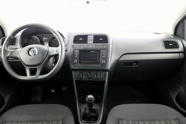 Zils Volkswagen Polo 2014 Tallina, ar dzinēja tilpumu 1.40 L un nobraukumu 259 tūkst. km par 3499 €, foto 5 vietnē AUTOMOTO.COM.LV