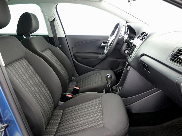 Zils Volkswagen Polo 2014 Tallina, ar dzinēja tilpumu 1.40 L un nobraukumu 259 tūkst. km par 3499 €, foto 6 vietnē AUTOMOTO.COM.LV