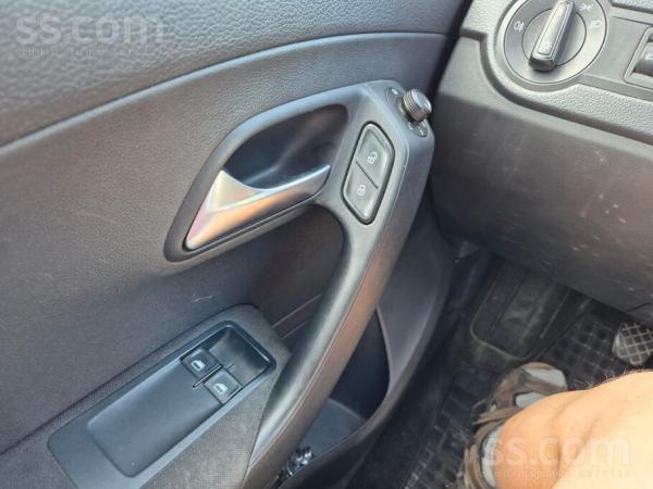 Blue Volkswagen Polo 2014 in Liepaja, with an engine capacity of 1.40 L and mileage of 198 thousand km for 3800 €, photo 7 on AUTOMOTO.COM.LV