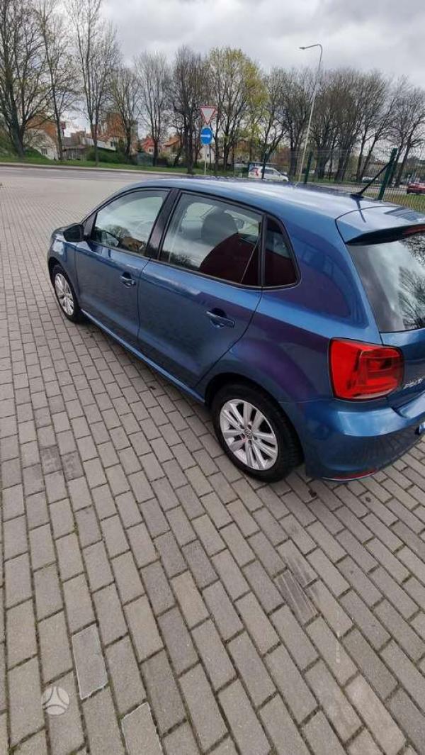 Blue Volkswagen Polo 2015 in Kaunas, with an engine capacity of 1.00 L and mileage of 142 thousand km for 4500 €, photo 2 on AUTOMOTO.COM.LV