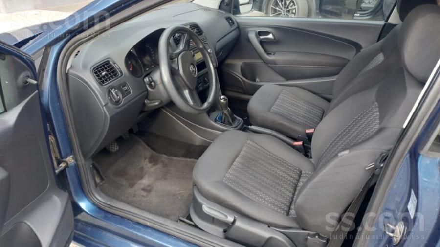 Zils Volkswagen Polo 2015 Rīga, ar dzinēja tilpumu 1.40 L un nobraukumu 407 tūkst. km par 2900 €, foto 8 vietnē AUTOMOTO.COM.LV